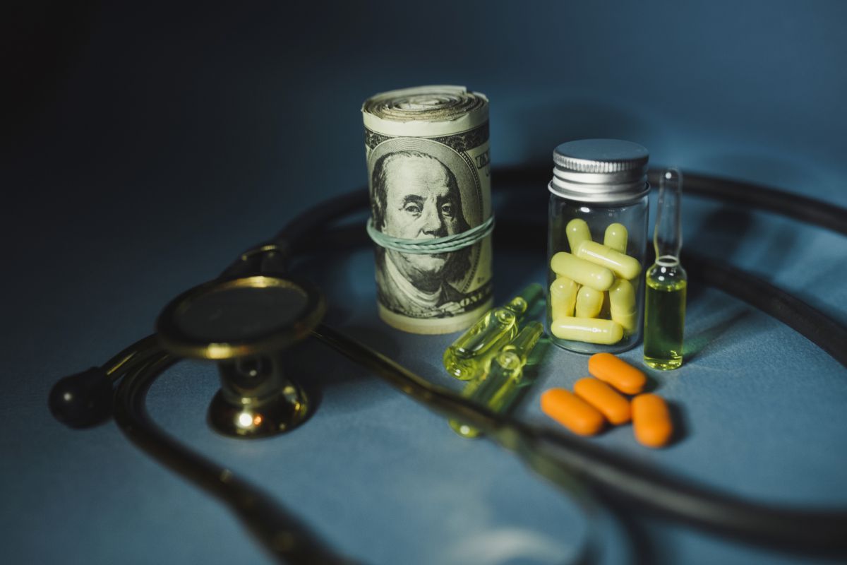 Paid to Show the Drug Works: Why "Blind" Clinical Trials for New Drugs ...